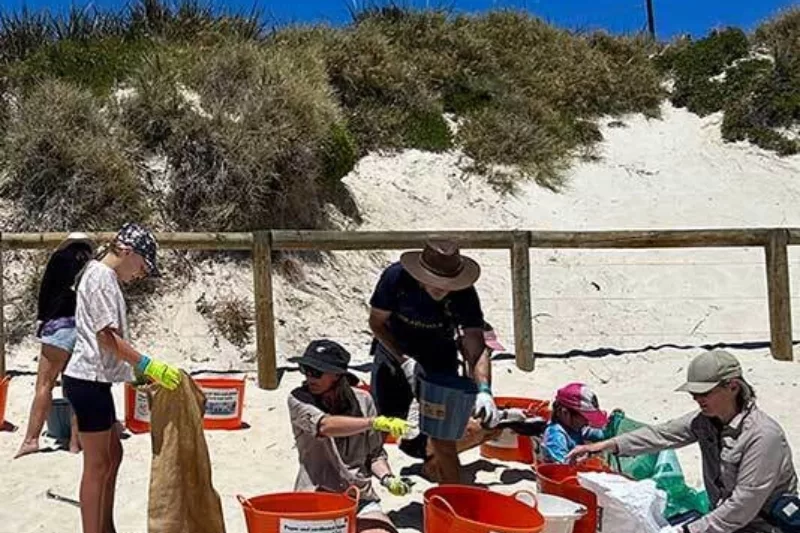 SeaLink & Eco Surf Australia Clean Up Pinky… | SeaLink Rottnest Island